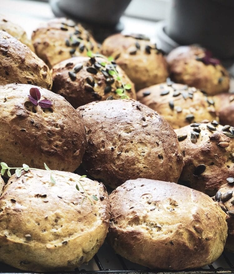 Saftige gulerodsboller - Opskrift med squash og kerner