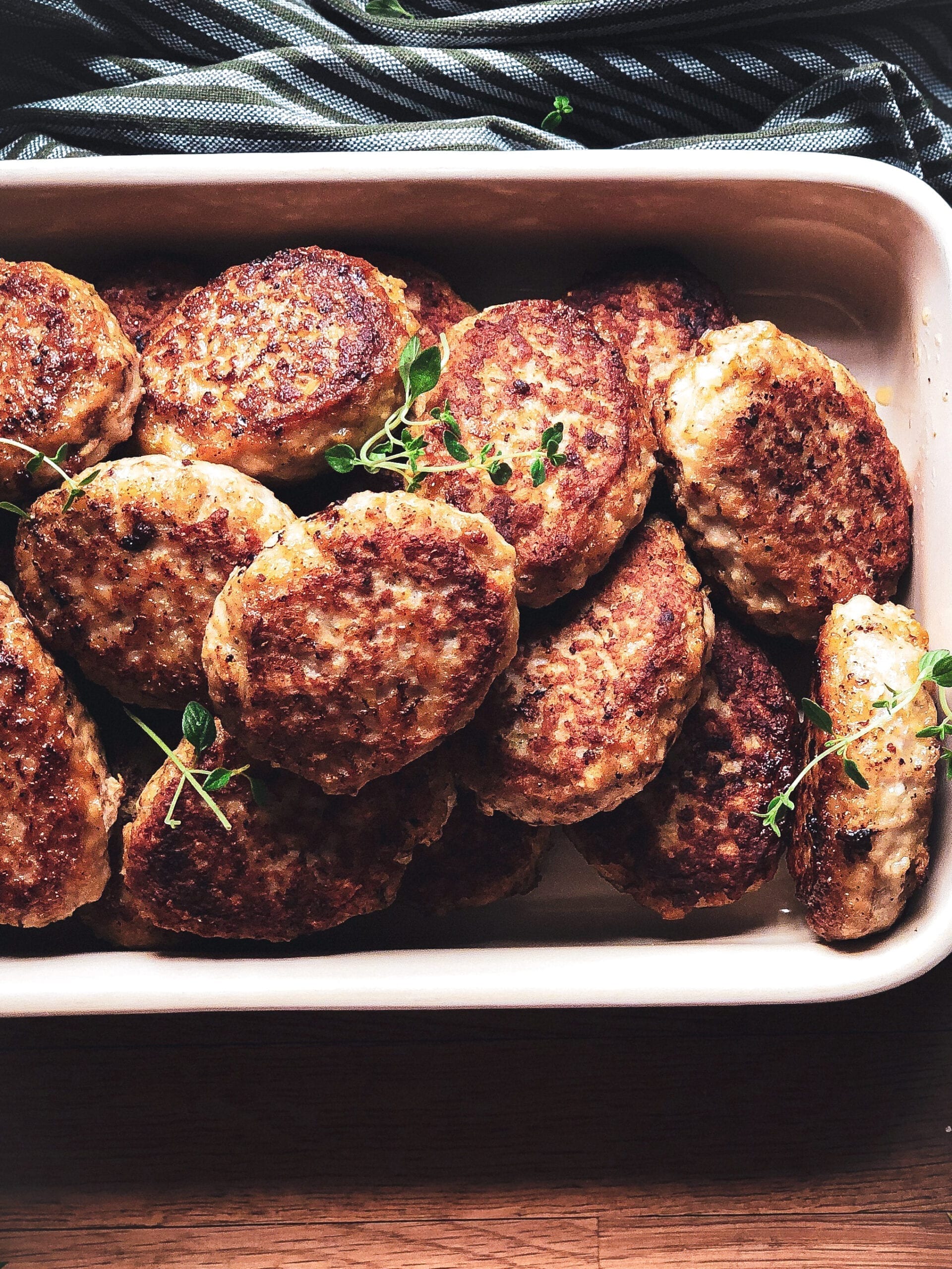 Frikadeller - Opskrift på lækre klassiske frikadeller