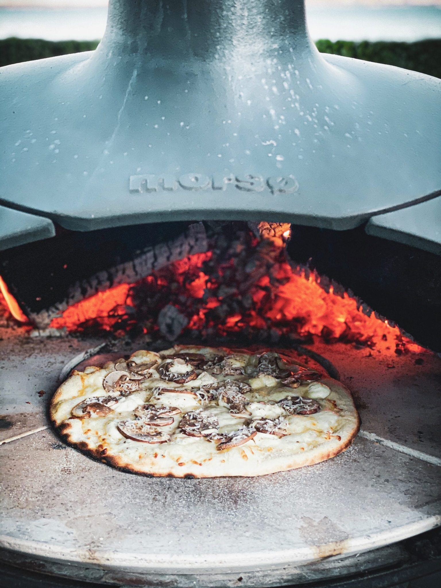 Trøffel pizza - Opskrift på pizza med trøffel og 3 slags ost