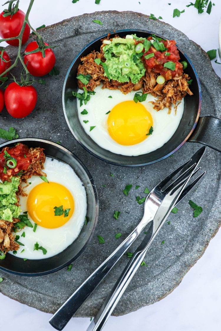 Sund morgenmad - Opskrift på spejlæg med mexicansk kylling