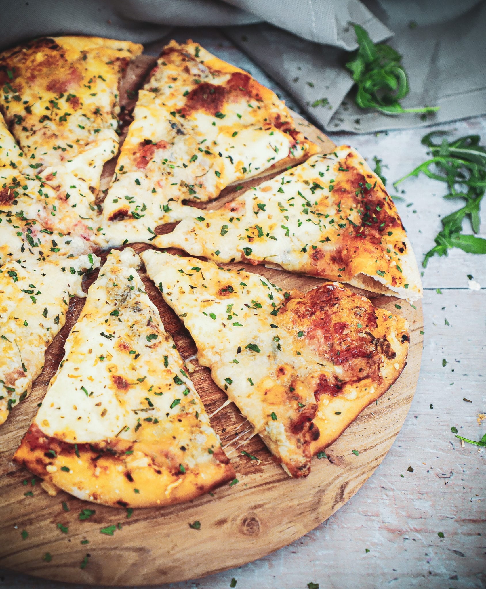 Pizza Quattro Formaggi - Opskrift på pizza med 4 slags ost