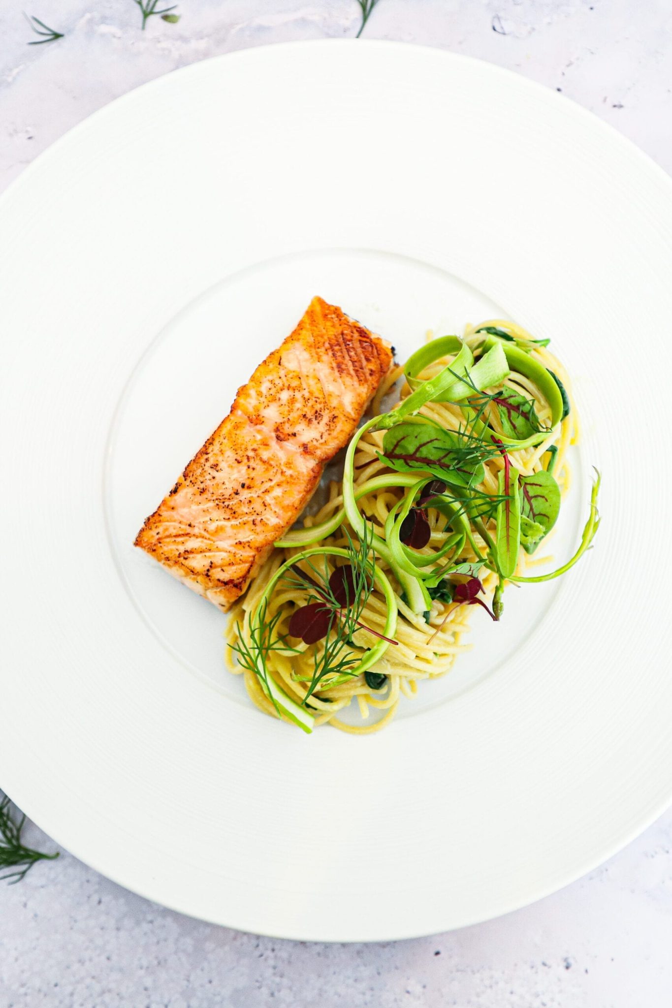 Pandestegt laks med citron pasta - Opskrift på stegt laks