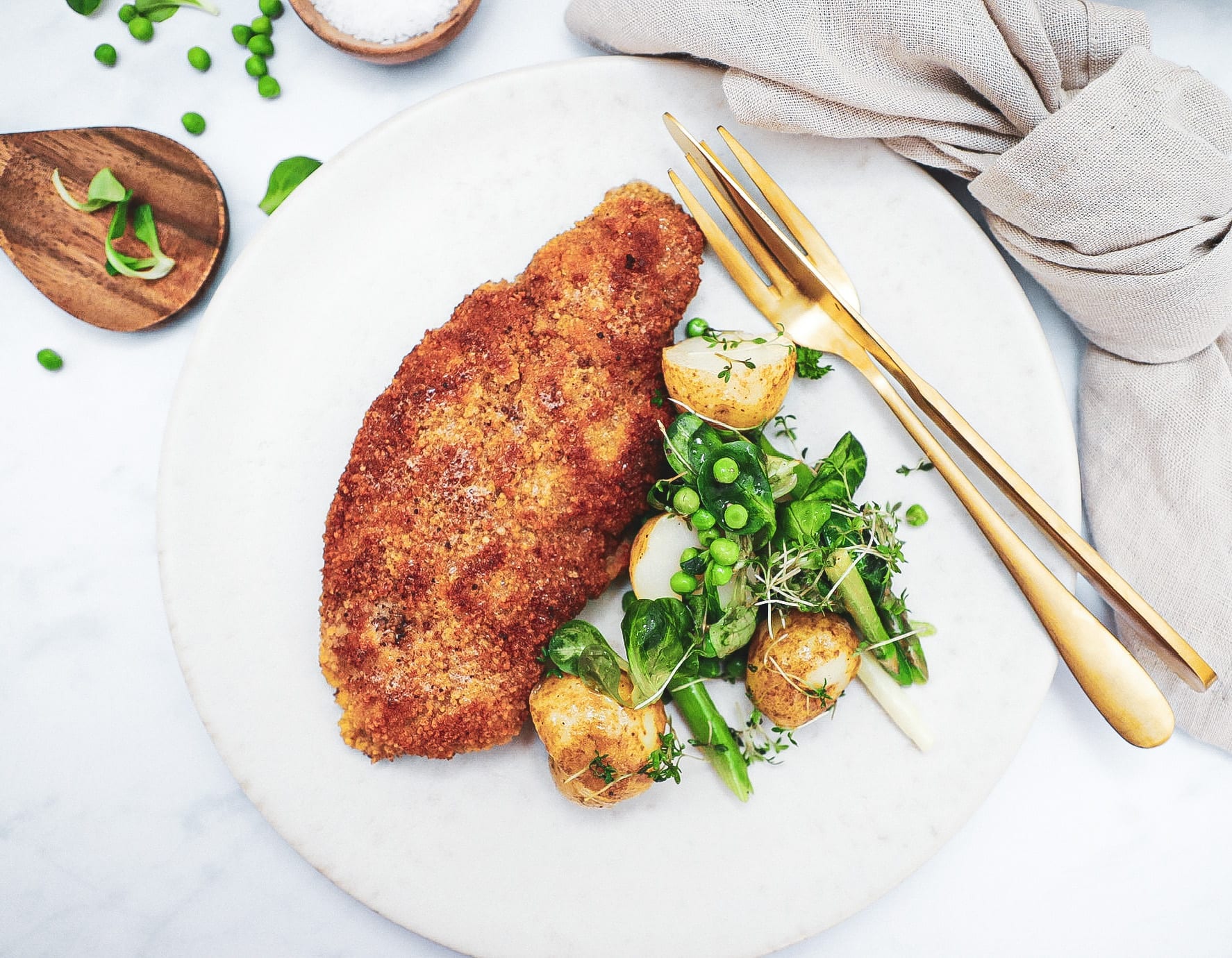 Skinkeschnitzel - Opskrift på skinkeschnitzel med frisk kartoffelsalat