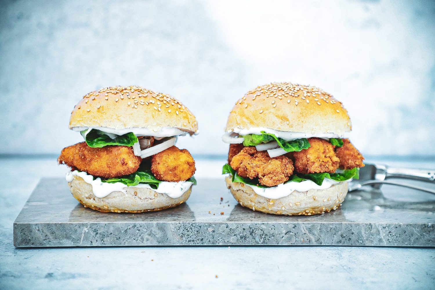 Crispy chicken burger - Opskrift på crispy kylling burger