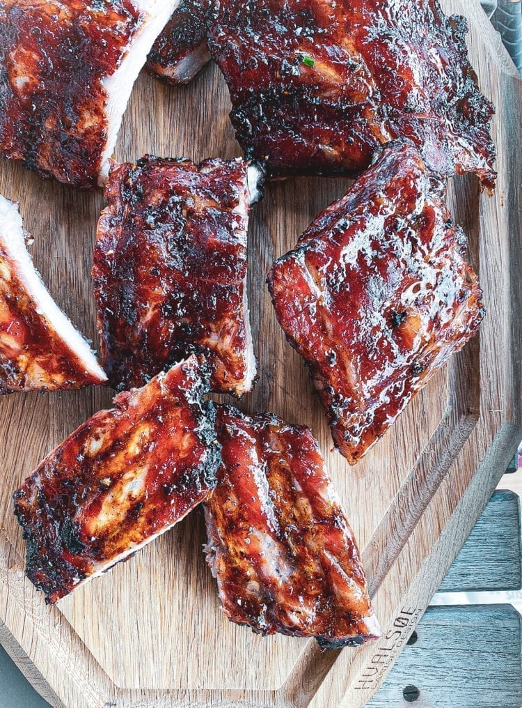 Spareribs - Opskrift på langtidsstegte spareribs på grill