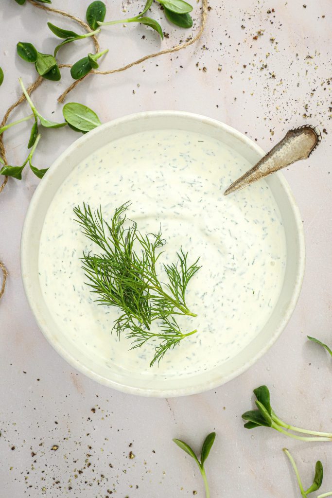 Dilddressing - Opskrift på dilddressing med creme fraiche