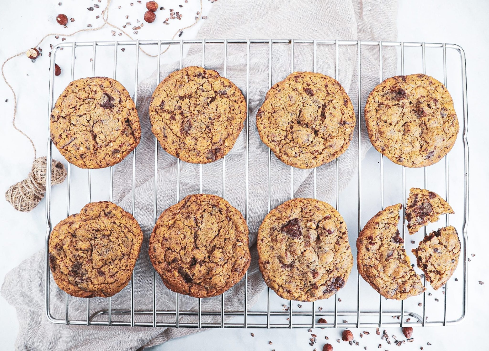 Hjemmebagte cookies - Opskrift på cookies med chokolade og nødder