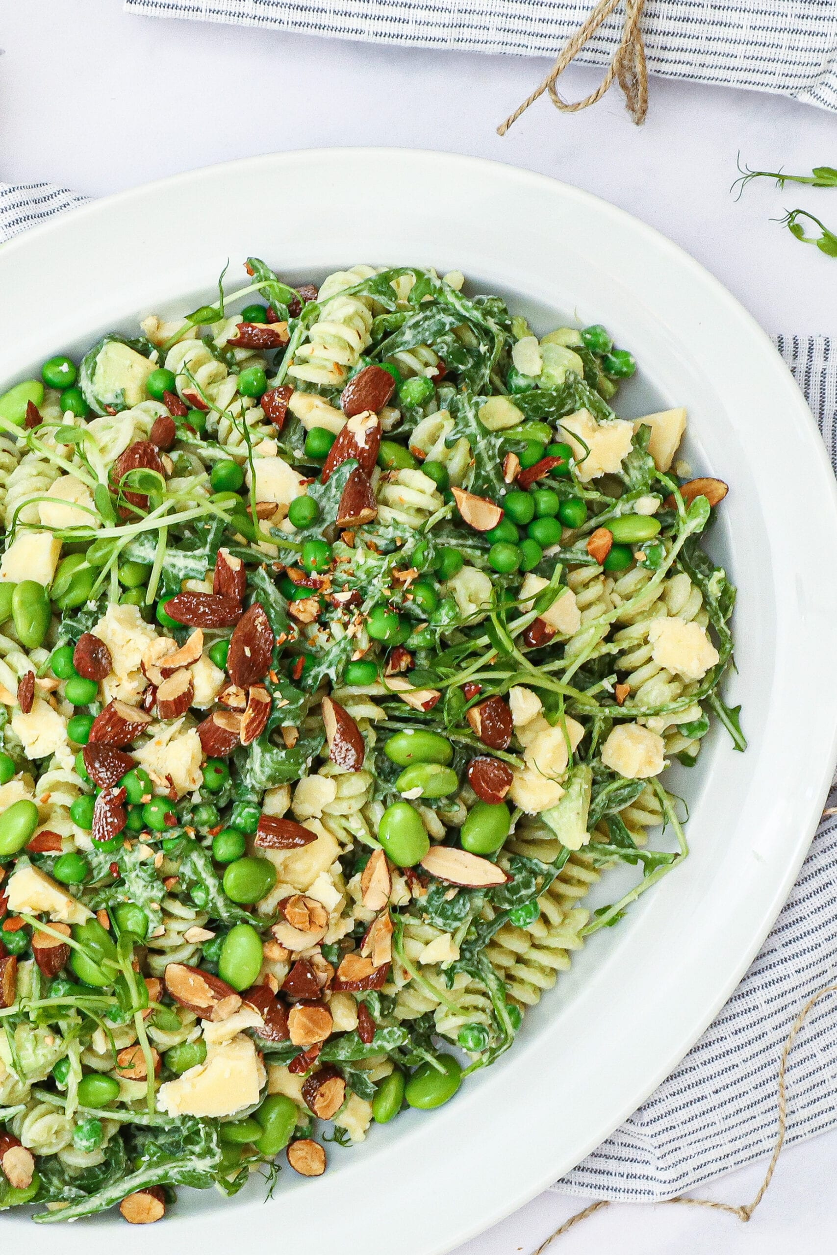 Cremet pastasalat med avocadodressing - Opskrift på pastasalat