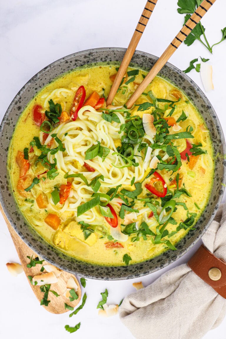 Thaisuppe - Opskrift på karrysuppe med kylling og kokos