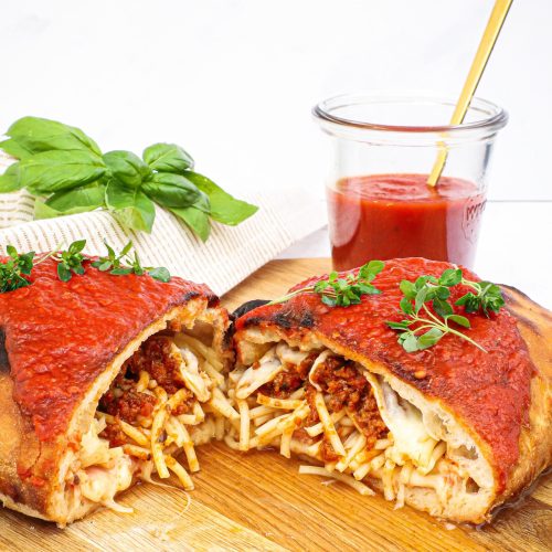 Calzone bolognese - Opskrift på calzone med spaghetti og kødsauce