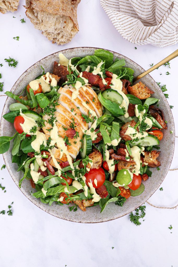 Kyllingesalat med karry - Opskrift på lækker sandwich salat