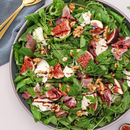 Opskrift på nem salat med friske figner, serrano og mozzarella