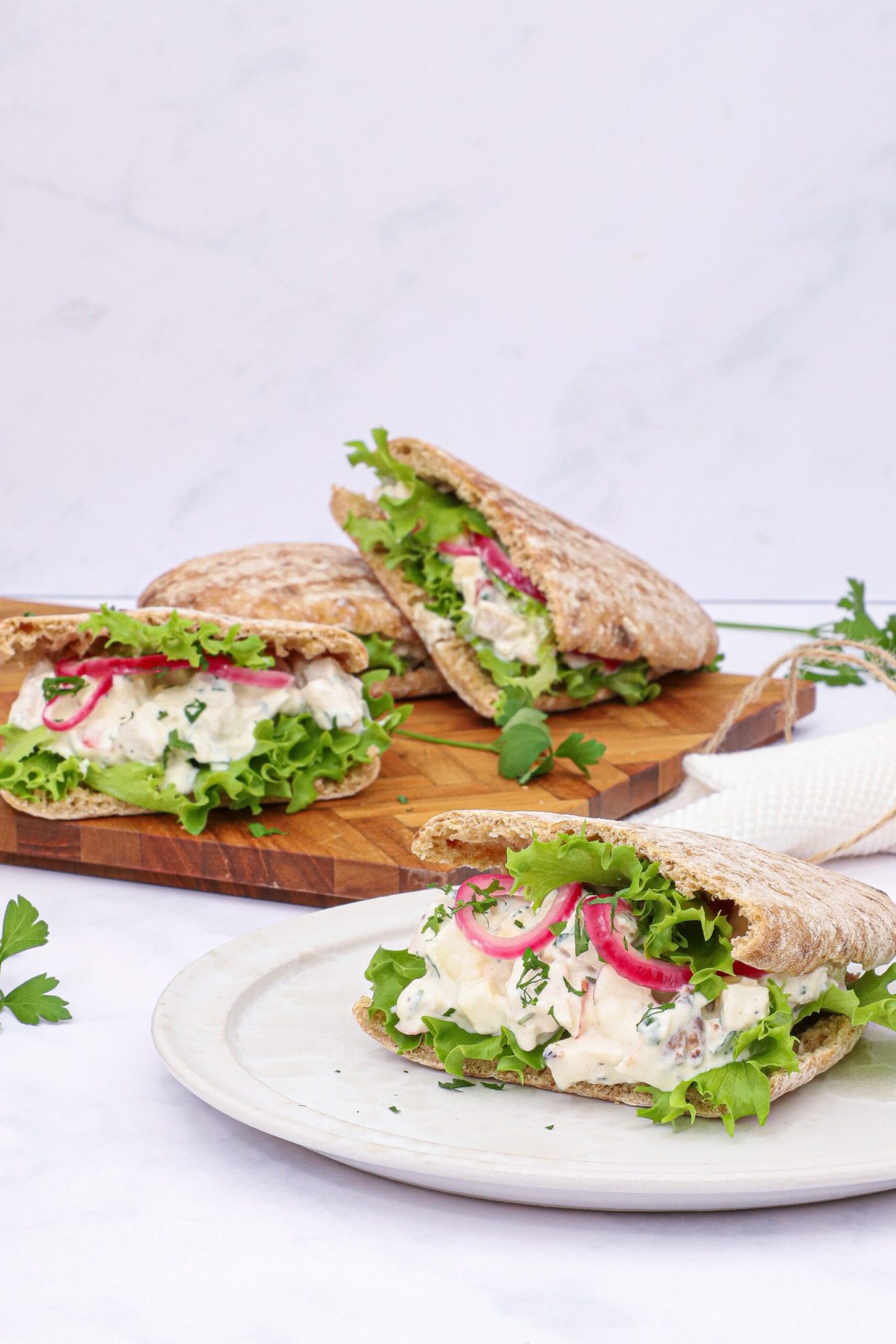 Karrysalat med æbler - Opskrift på sildemad med karrysalat