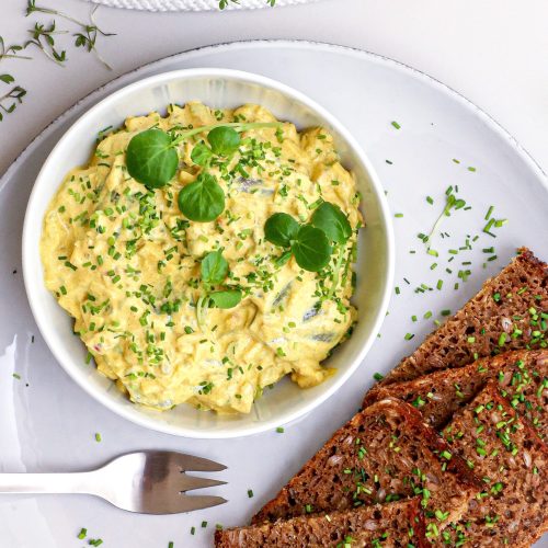 Karrysild - Opskrift på hjemmelavet karrysild med æble