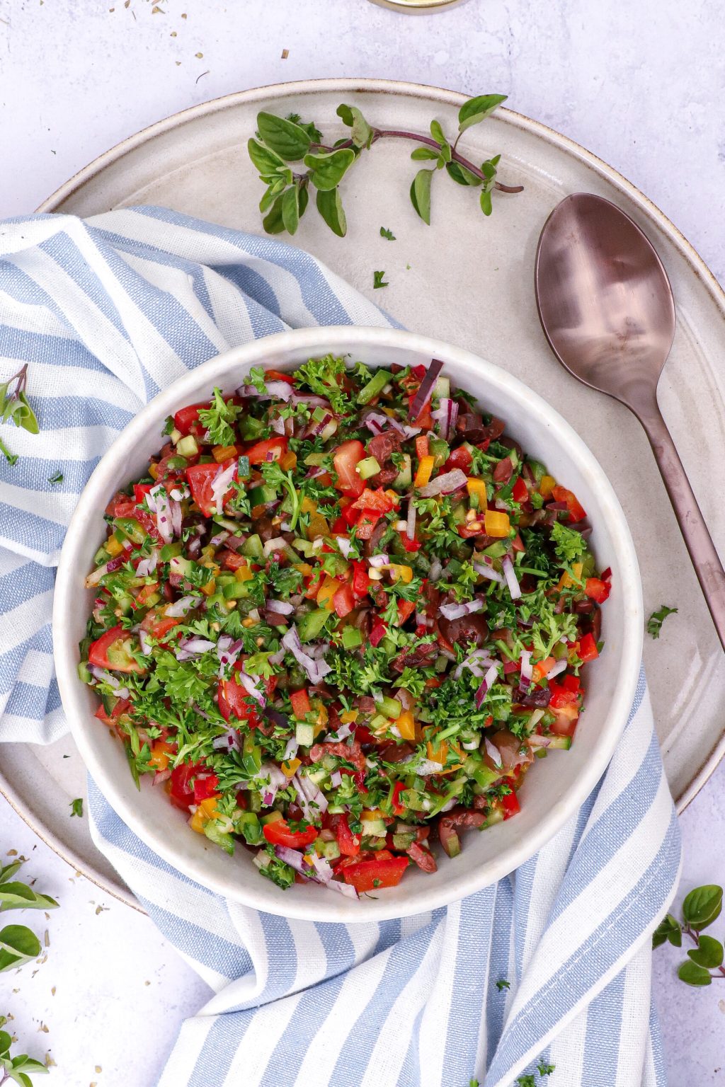 Græsk salsa - Opskrift på grøntsagssalsa med græsk marinade