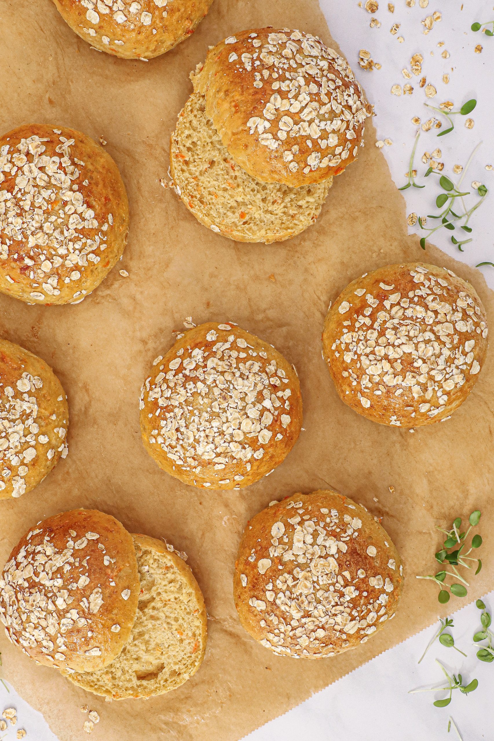 Gulerodsboller med havregryn - Opskrift på havregrynsboller