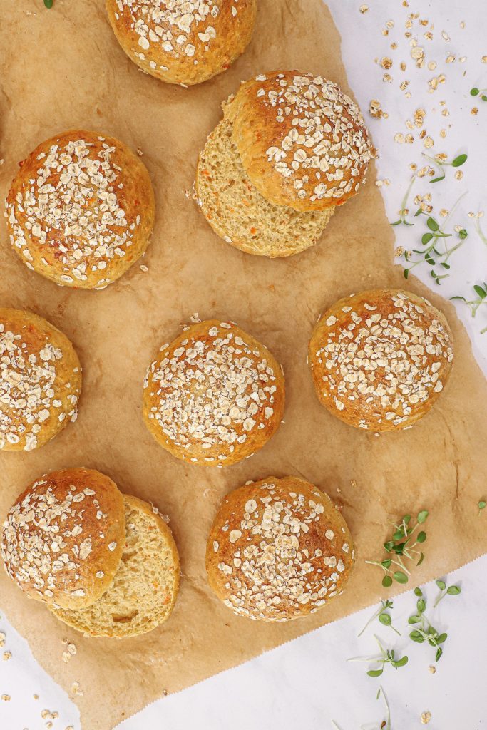 Gulerodsboller med havregryn - Opskrift på havregrynsboller