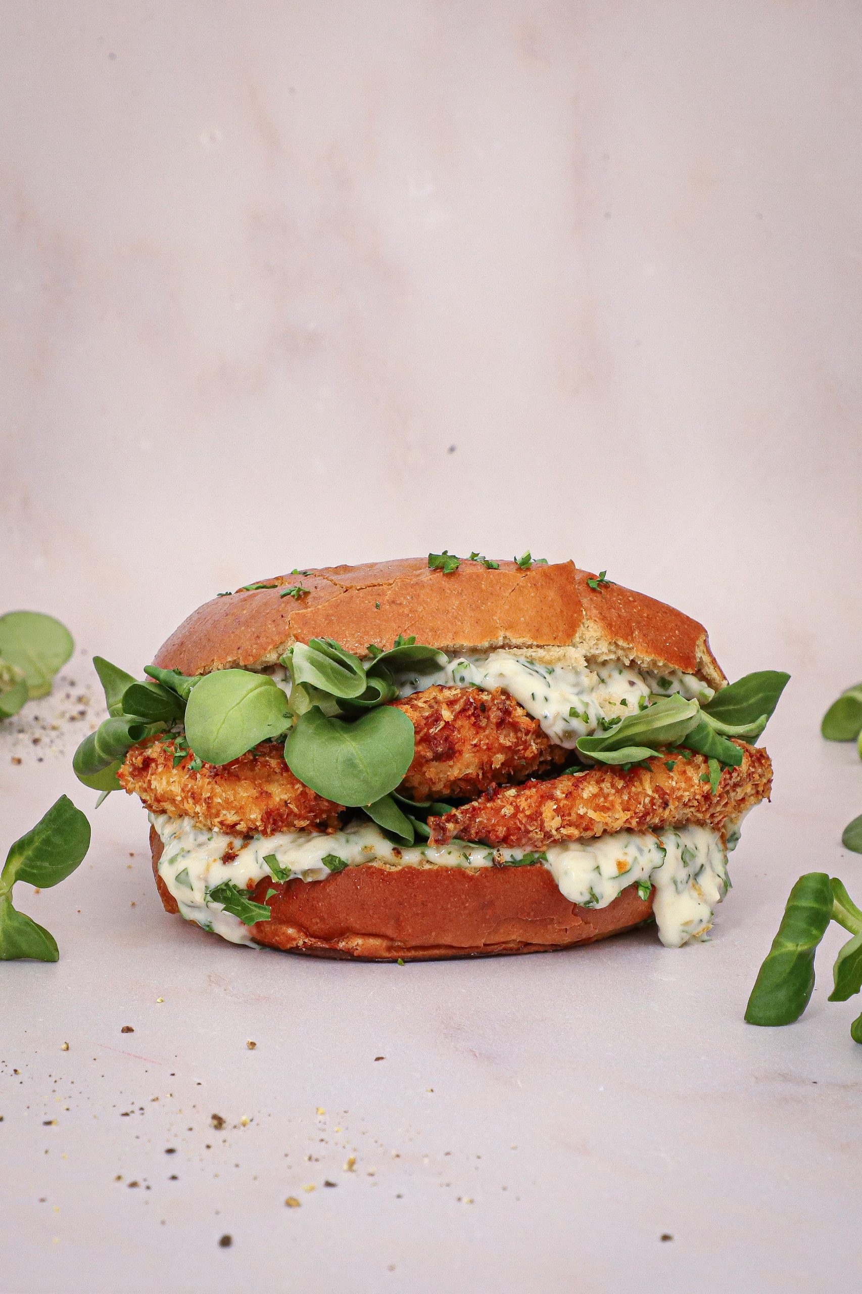 Fried chicken burger - Burger med sprød kylling og tatarsauce