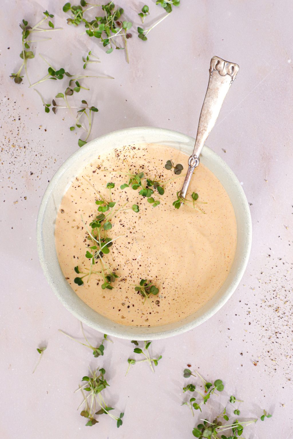 Rød dressing - Opskrift på rød dressing med hvidløg