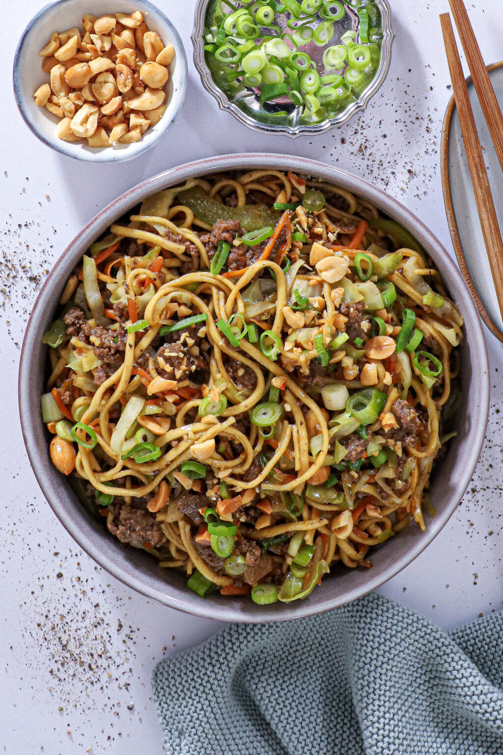 Nudler med spidskål, oksekød og teriyaki - Nem hverdagsret