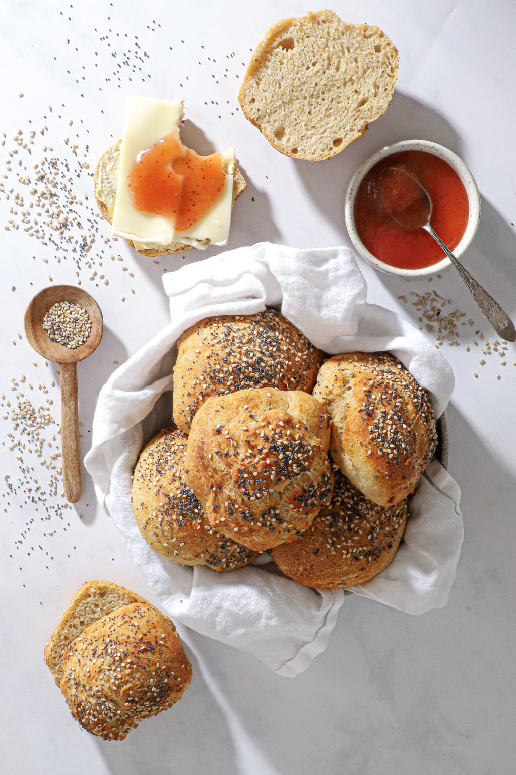 Æltefri grove boller med hytteost – Nemme proteinrige boller